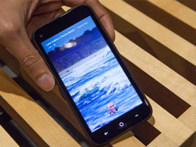 Vì sao HTC First thảm bại?