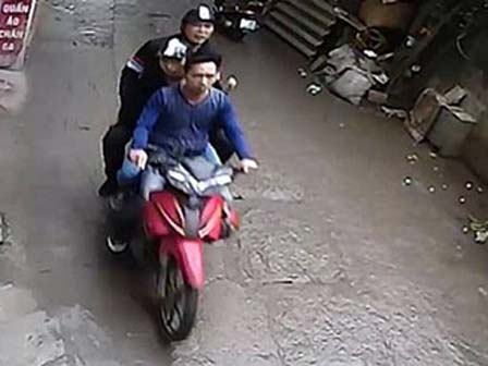 Nhận diện 3 đối tượng hành hung nhà báo Đỗ Doãn Hoàng qua camera