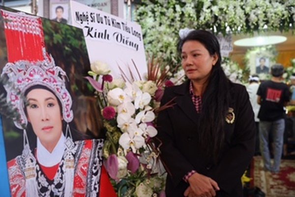 Tang lễ của ngôi sao cải lương Vũ Linh ấm tình nghệ sĩ, khán giả