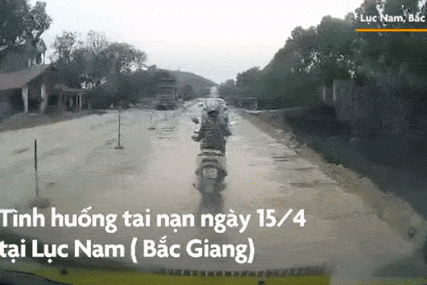 Đường Trơn Người đi Xe Máy Ngã Nhào
