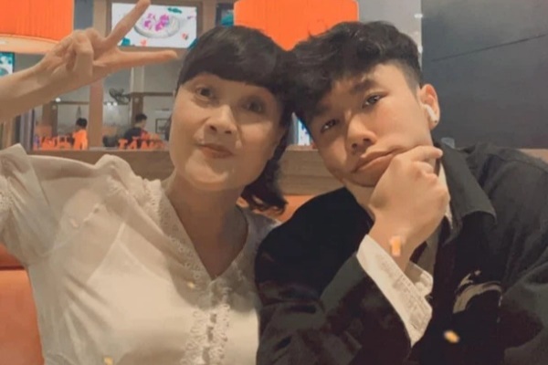 Con trai cực phẩm của 'Táo' Vân Dung: 22 tuổi lột xác như hot boy, ăn mặc c