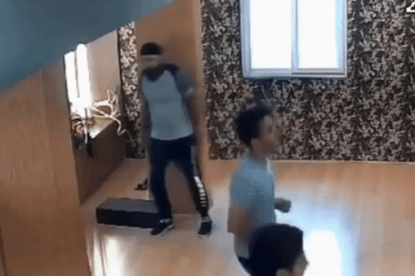 Clip Nghi Bị đột Quỵ Khi đang Tập Thể Dục Người đàn ông Tử Vong