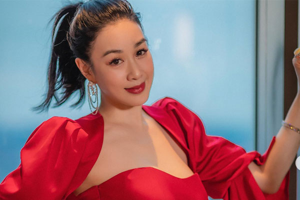 54 tuổi, người đẹp Chung Lệ Đề vẫn có làn da căng bóng nhờ chăm điều này